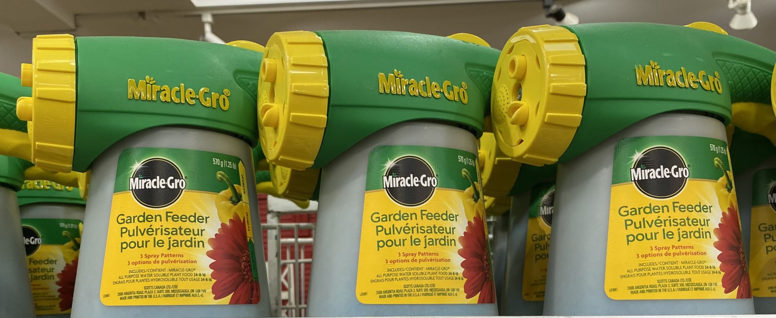Miracle-Gro® Garden Feeder With Fertilizer – Blue Grass Nursery ...